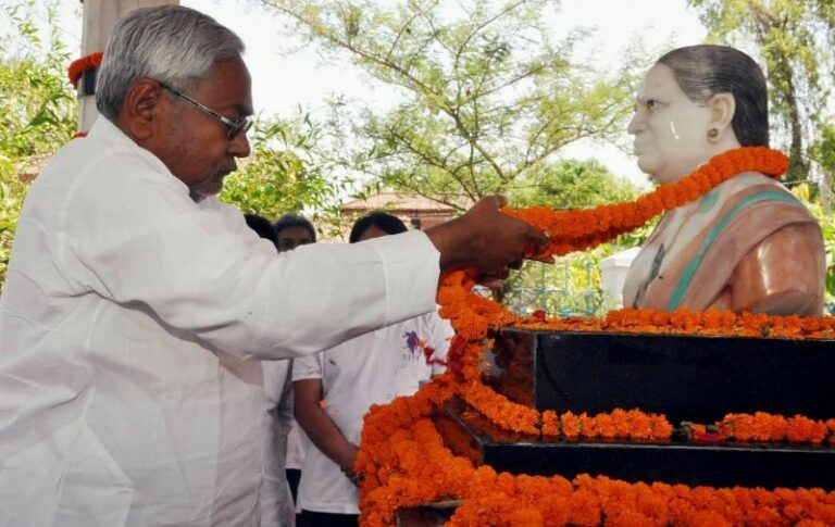 Nitish Kumar Biography in Hindi | नितीश कुमार जीवन परिचय ...