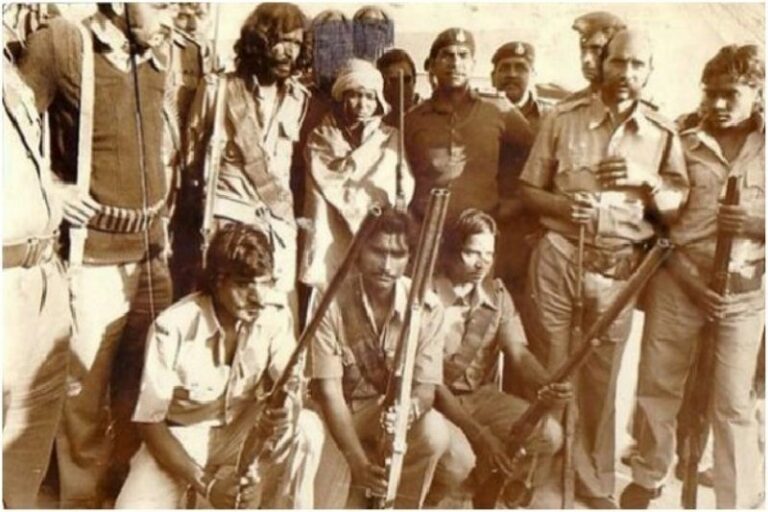 Phoolan Devi Biography in Hindi | फूलन देवी जीवन परिचय | StarsUnfolded ...